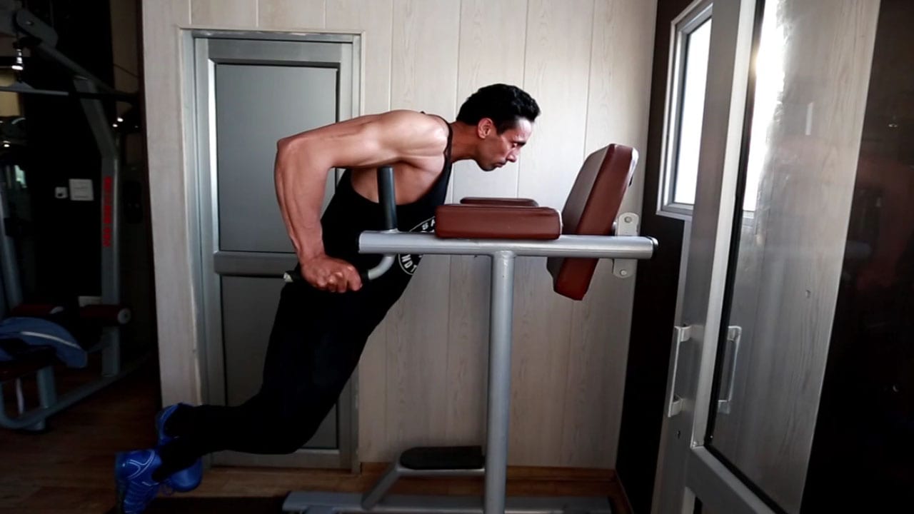 Chest Dips Exercise Guide Parambodyfitmind Chest Dips Exercise Guide Parambodyfitmind